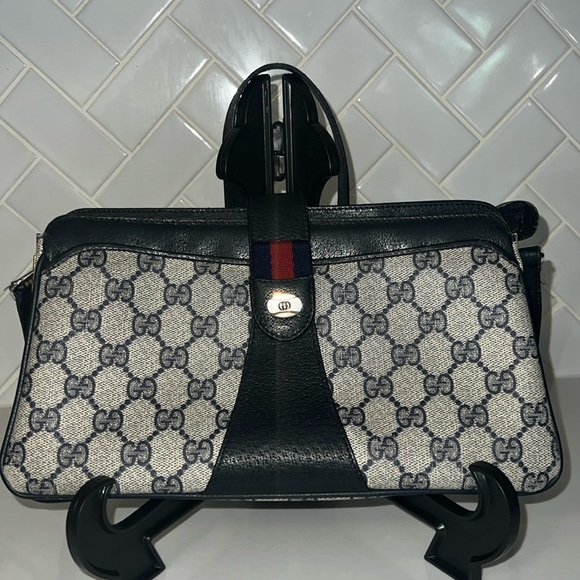 Gucci | Bags | Vintage Gucci Accessory Collection Navy Gg Supreme ...